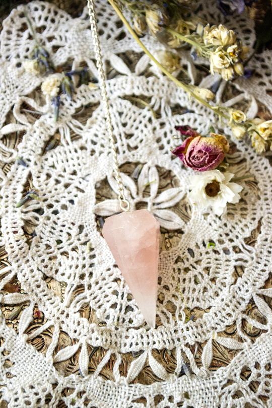 Art of Divination with a Pendulum - Divine Direction by Mia
